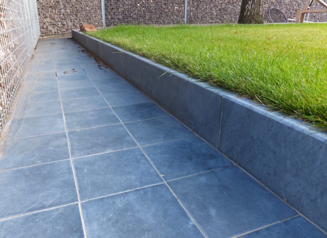 Vietnamese Blauwsteen 20 x 20 x 2,5cm Geschuurd Gezaagd – Vietbluestone